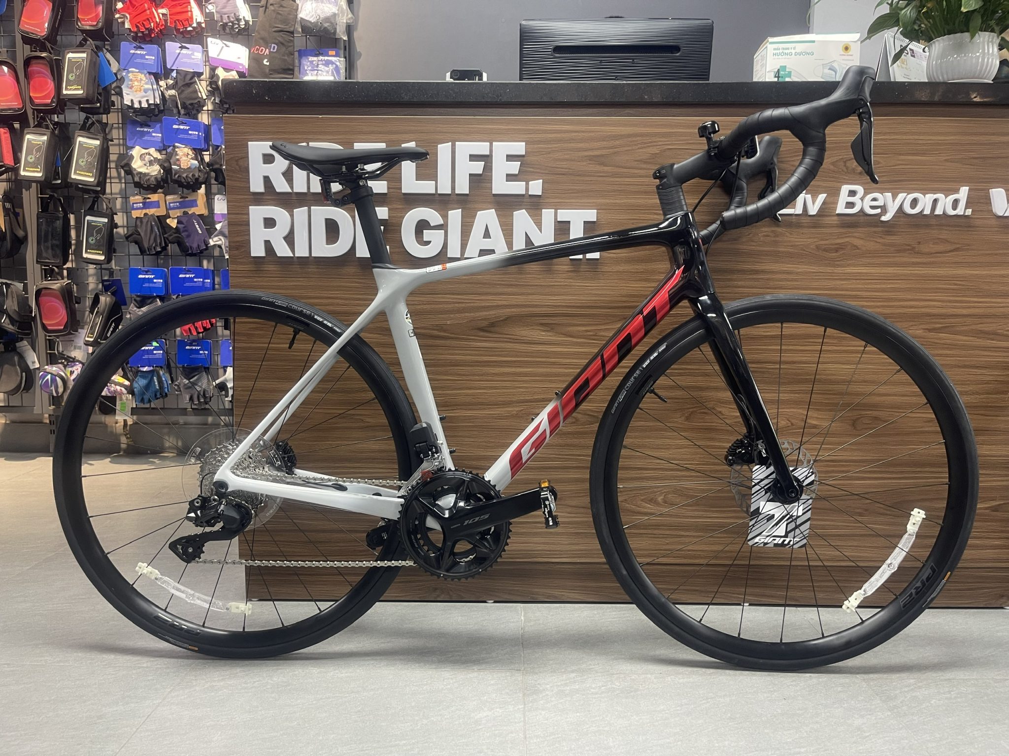 GIANT 2023 TCR ADV 1 D-KOM - giantvietnam
